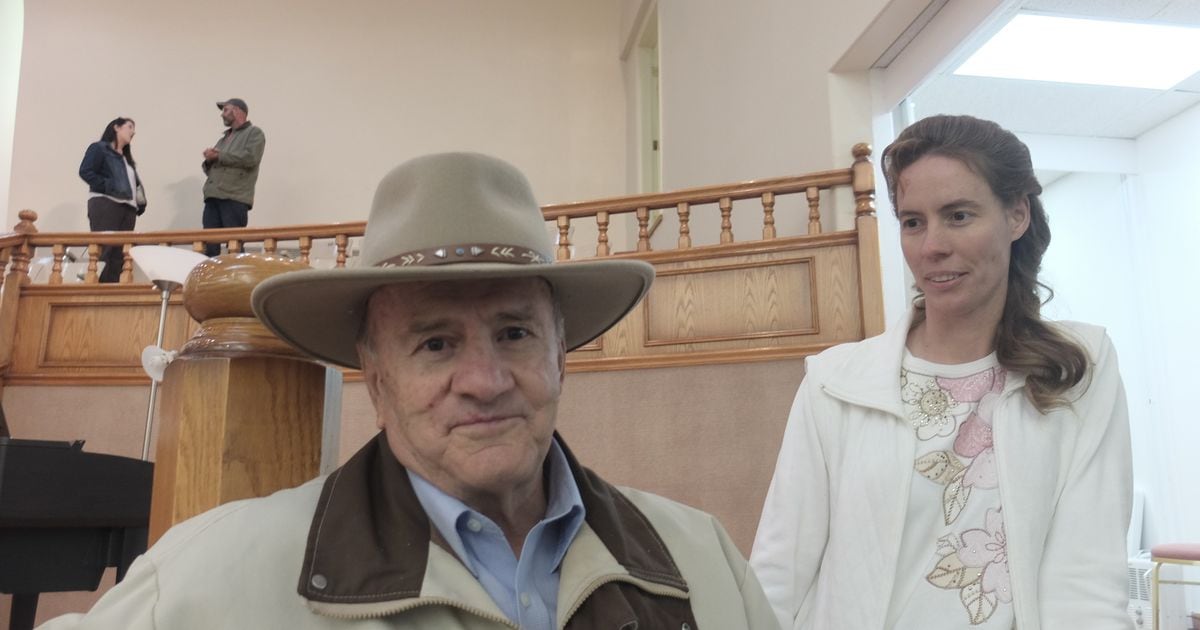 Former polygamous sect members walk through old meetinghouse on Utah ...