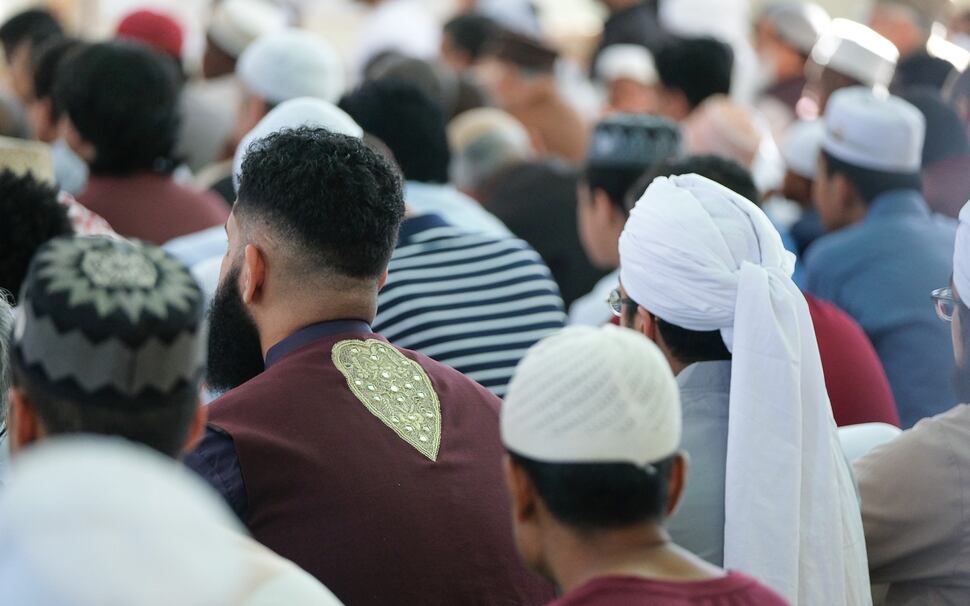 See photos: Utah Muslims mark end of Ramadan with prayers, hugs and ...
