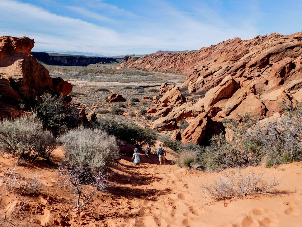 An epic desert journey in less than a mile: Babylon Arch in Utah’s Red ...