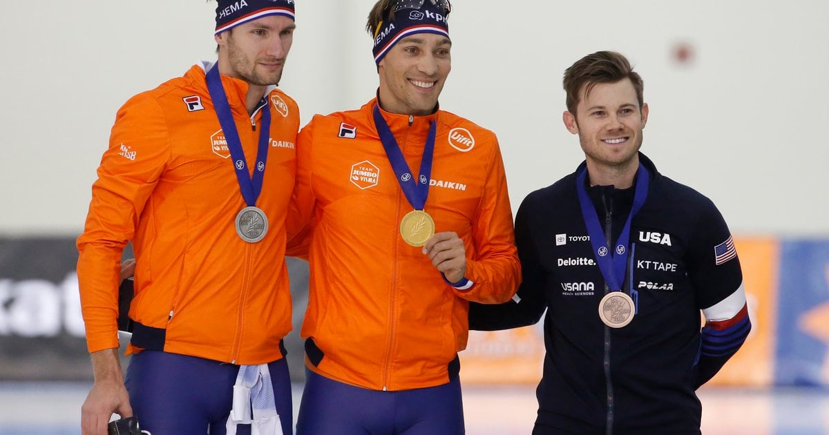 Joey Mantia sacrificed his defense of back-to-back mass start titles ...