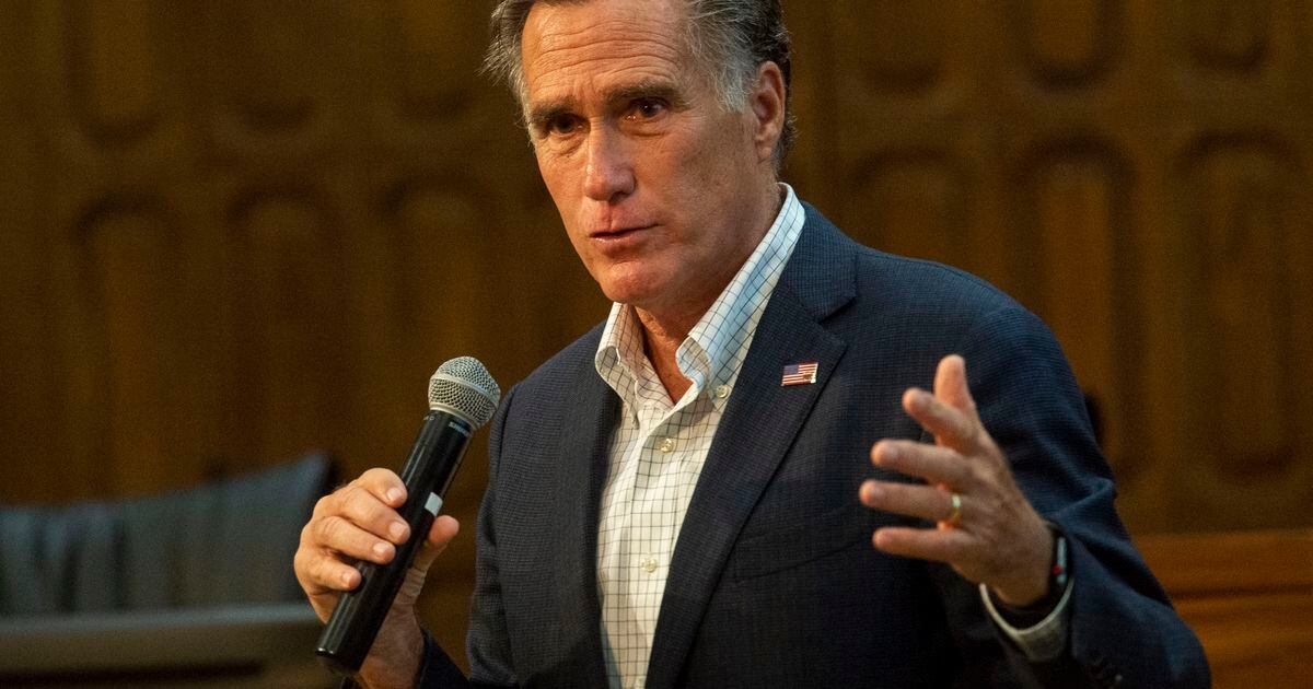 Aaron Blake: Romney fails his own test on Trump’s racist tweets