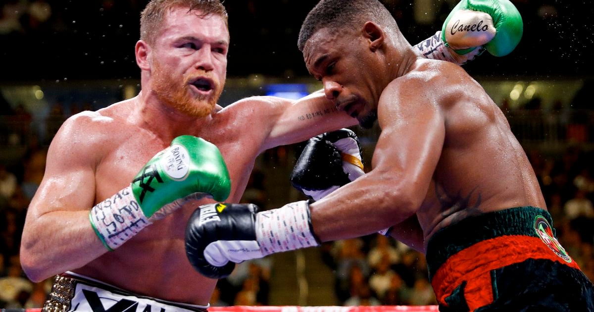 Alvarez holds on for unanimous decision over Jacobs in middleweight ...