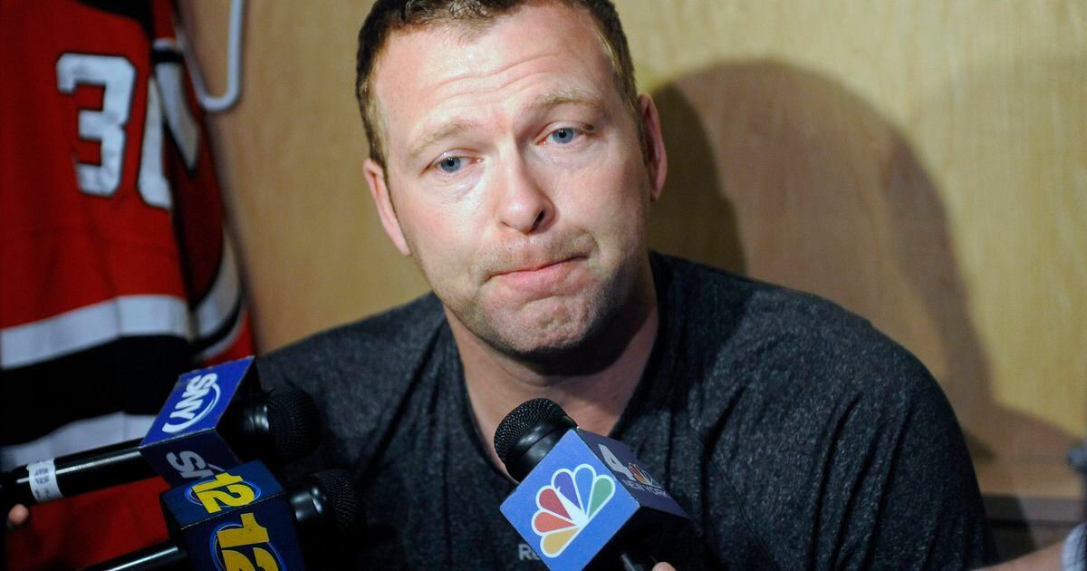 Brodeur gets first win with Blues