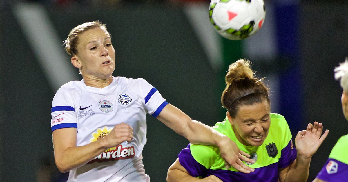 Amy Rodriguez commits to Utah Royals for 2018