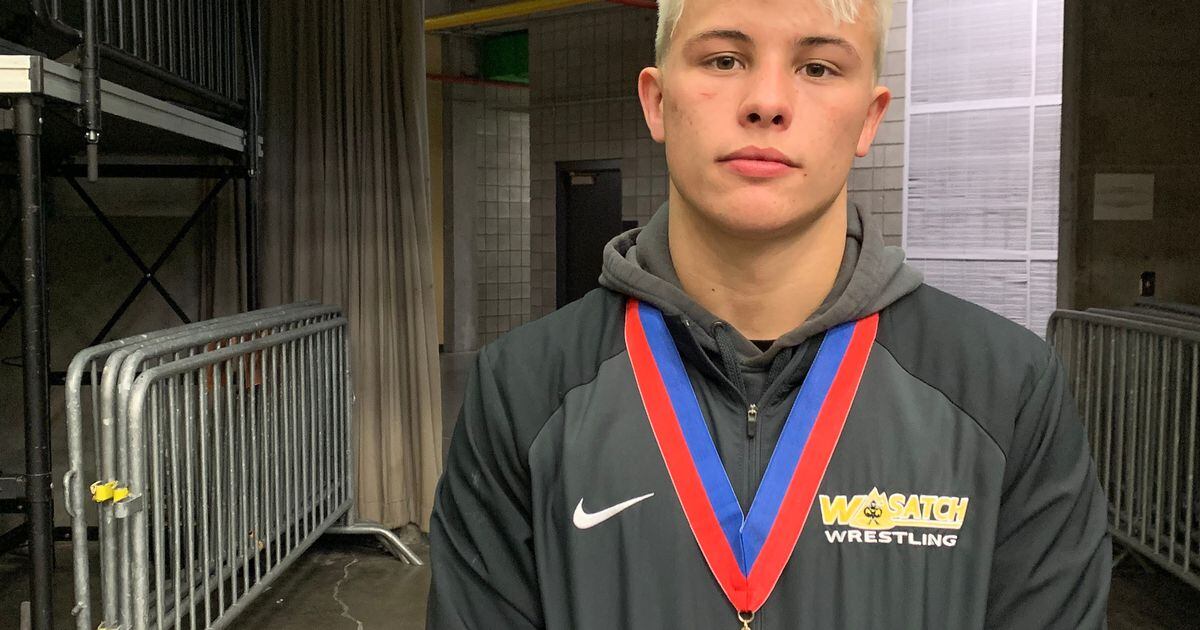 Pair of seniors win fourth consecutive high school state wrestling titles