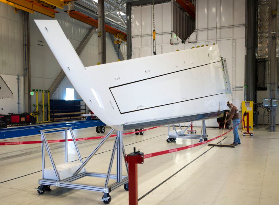 Boeing unveils all-Utah-built airplane tail four months in the making ...
