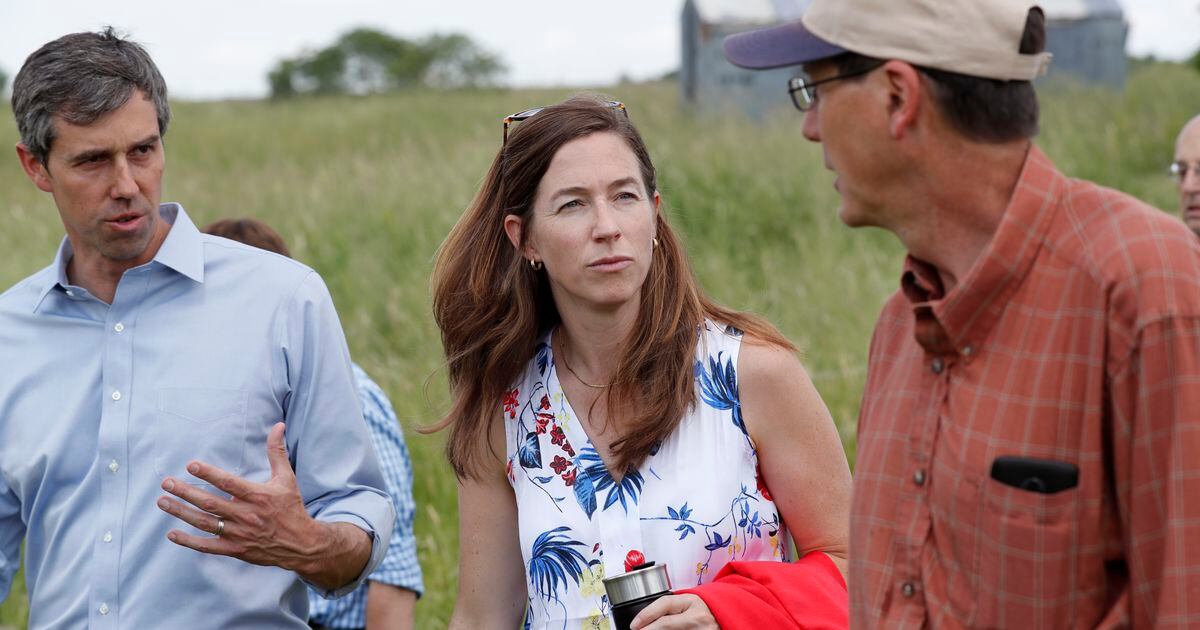 Monica Hesse: The ‘Wife Guys’ of the 2020 presidential race