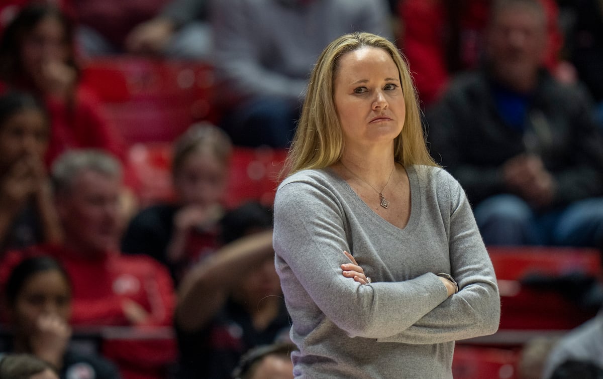 Utah basketball coach Lynne Roberts leaves for WNBA's LA Sparks