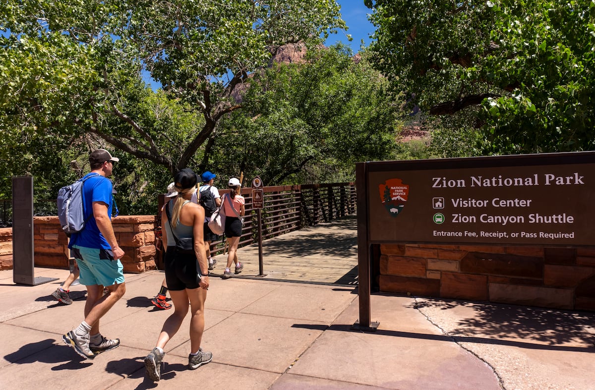 Government shutdown: Utah will help keep national park visitor centers open