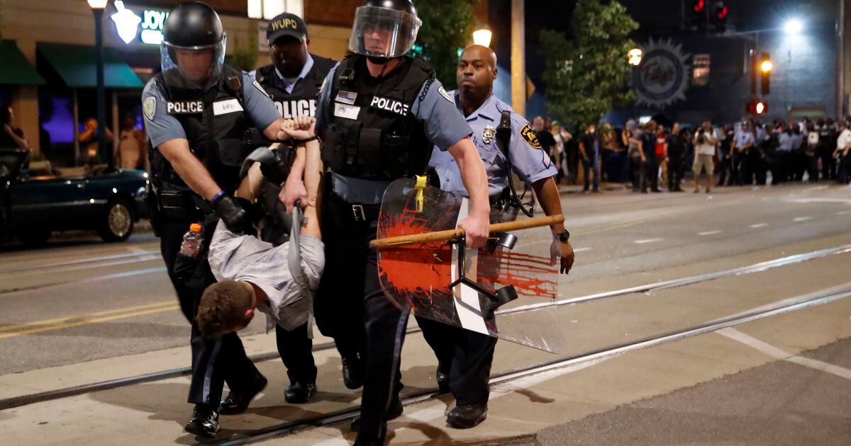Protests turn violent in St. Louis for a second night