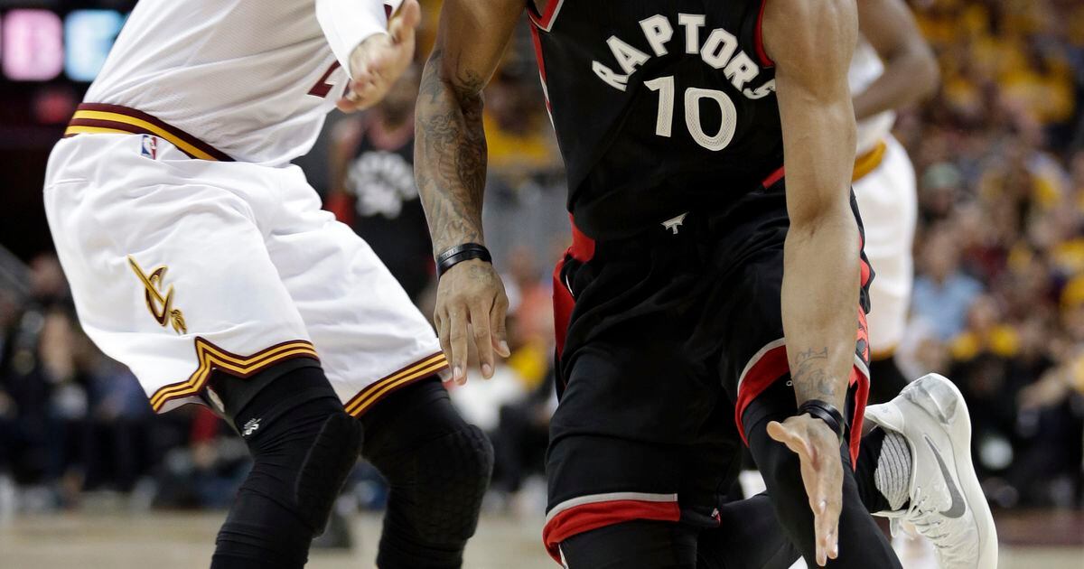 NBA playoffs: LeBron scores 35, grabs beer as Cavs top Raptors